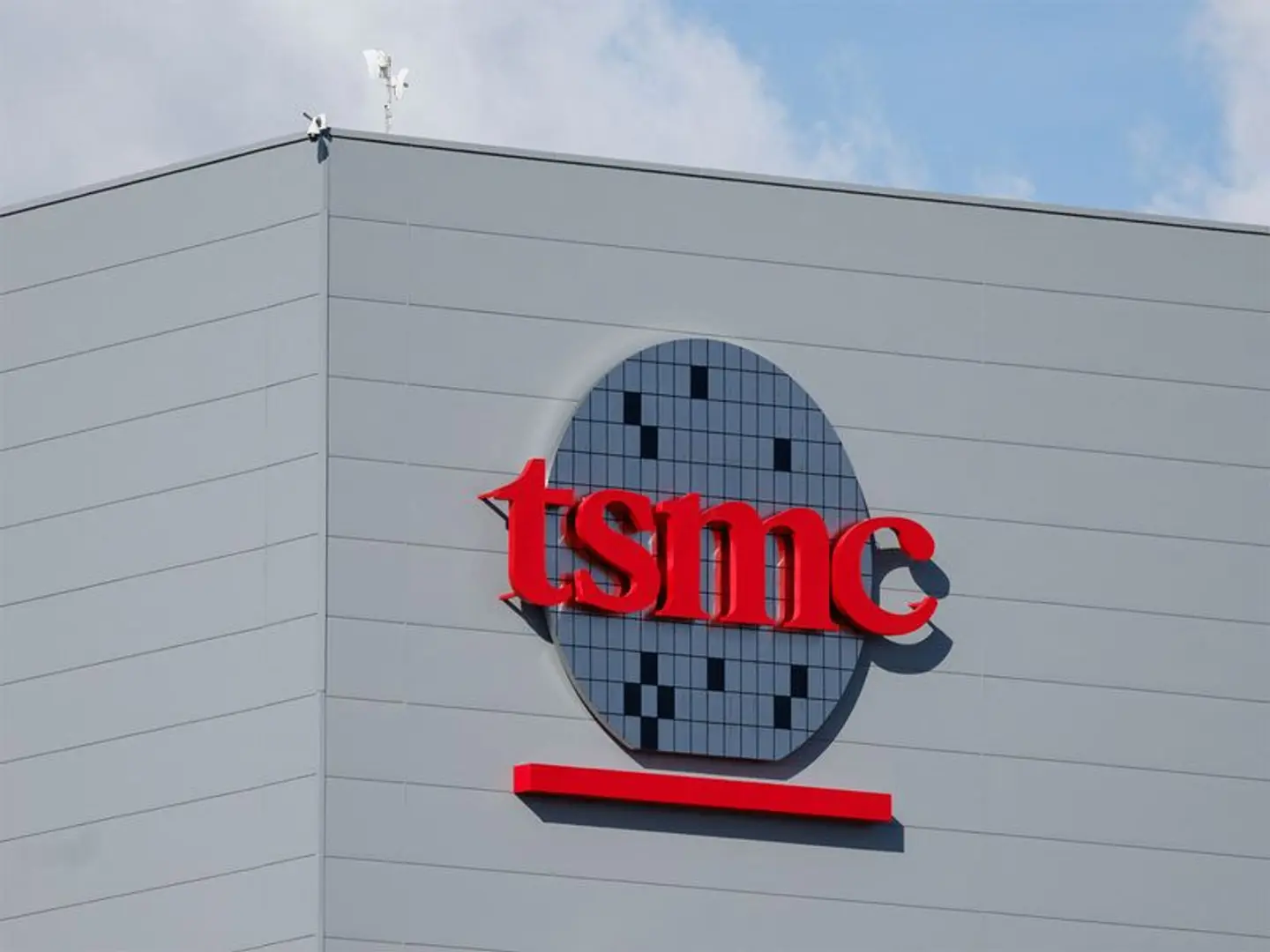 TSMC Reports Strong Revenue Growth